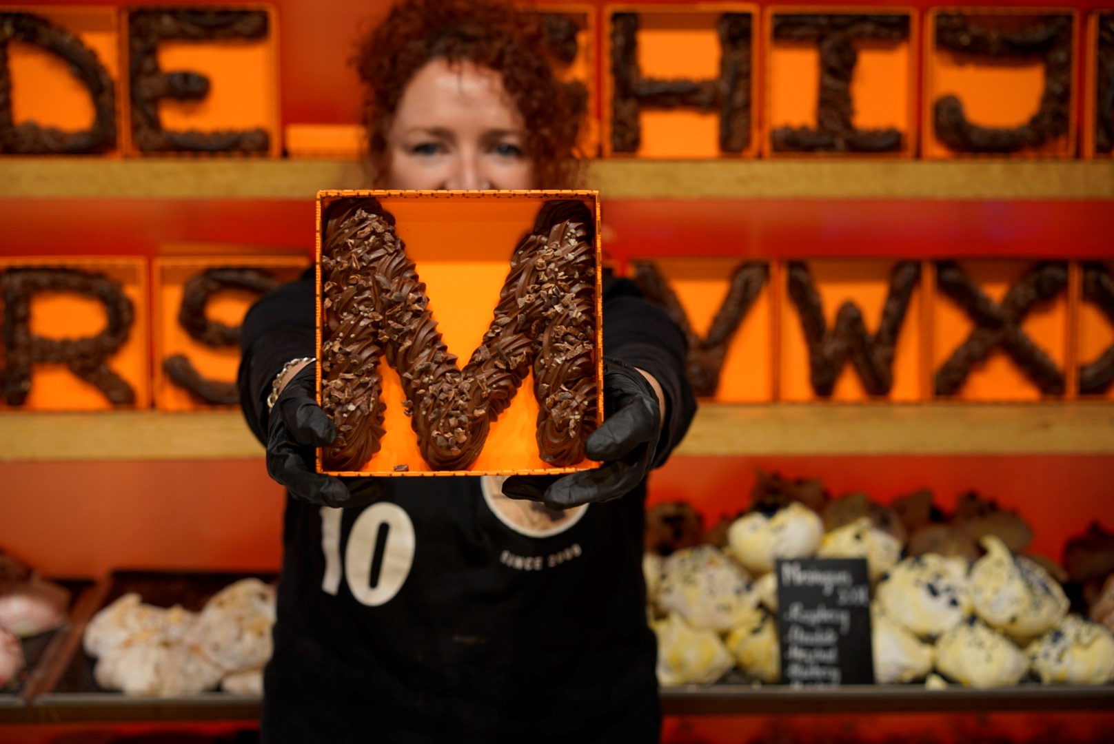 5 rare dingen die tegenwoordig gebeuren met chocoladeletters - Zin.nl